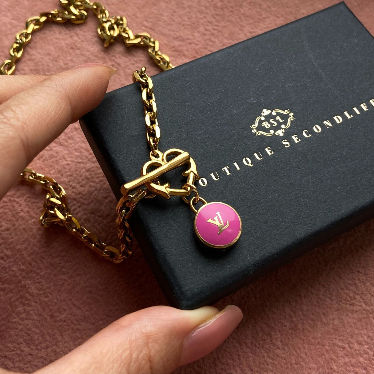 Authentic Louis Vuitton Logo Fuscia Pendant- Necklace – Boutique SecondLife